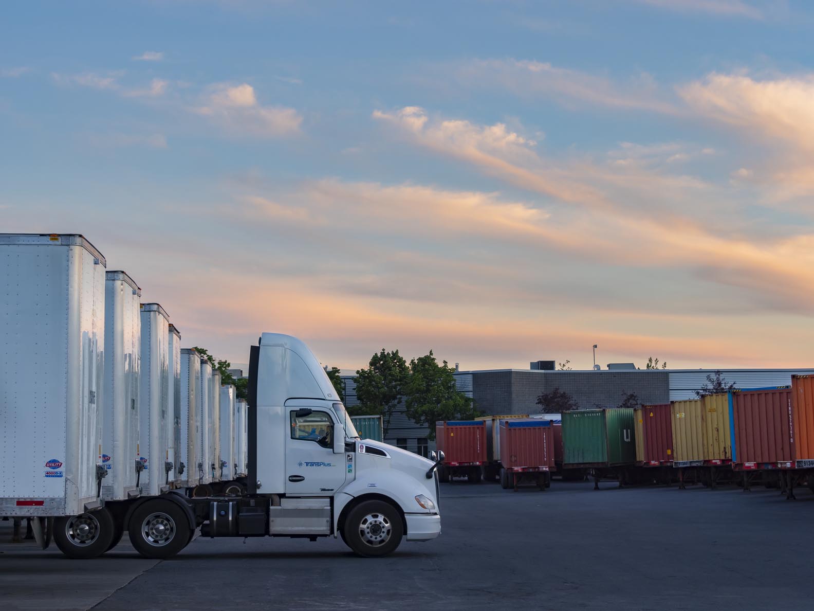 TRANSPLUS : Warehouse & Logistics